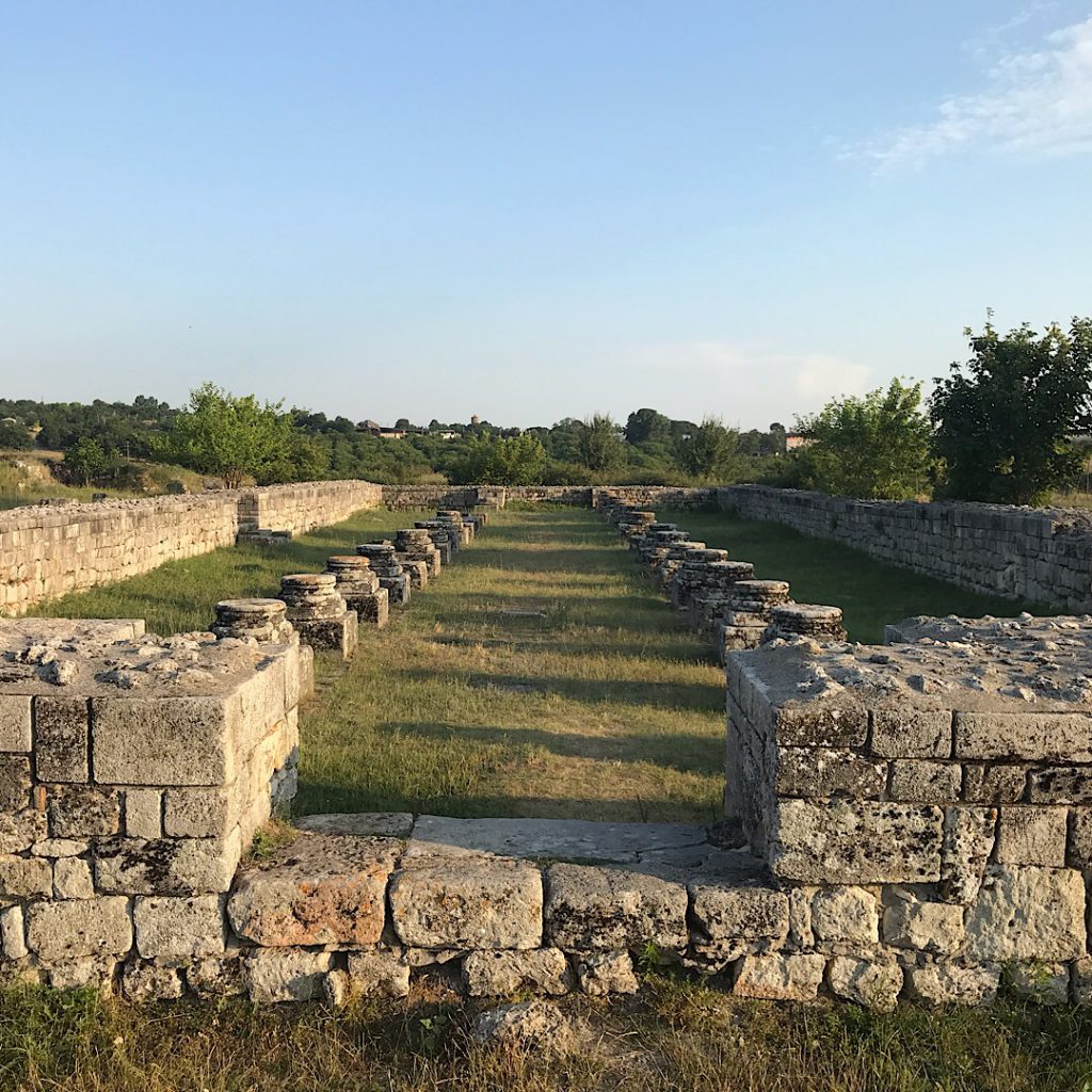 Cetatea Tropaeum Traiani - TOP SALOANE-Saloane de top!
